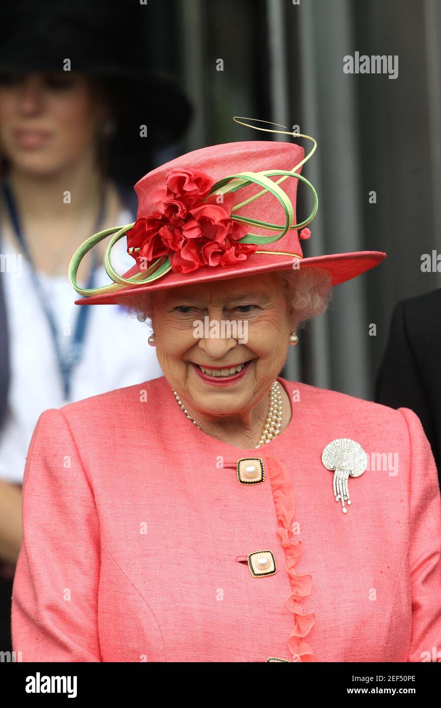 The queen ascot trophy hi-res stock photography and images - Alamy