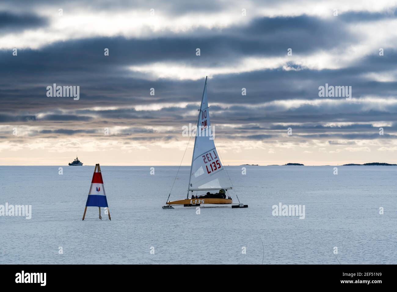 Ship in frozen sea hi-res stock photography and images - Alamy