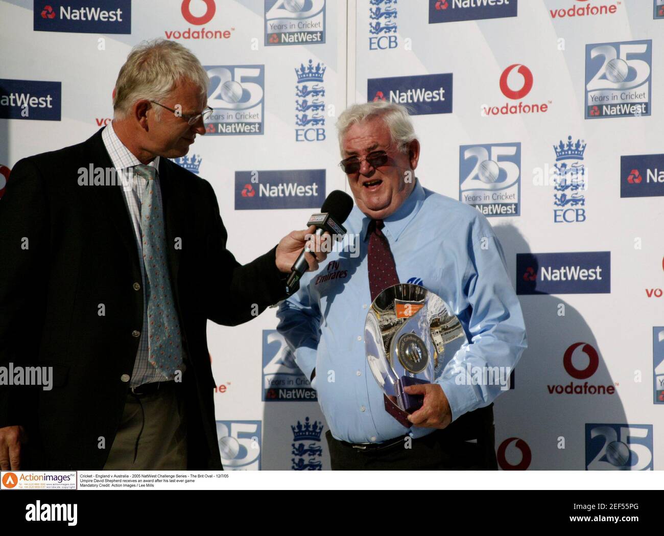 David shepherd cricket umpire hi-res stock photography and images - Alamy