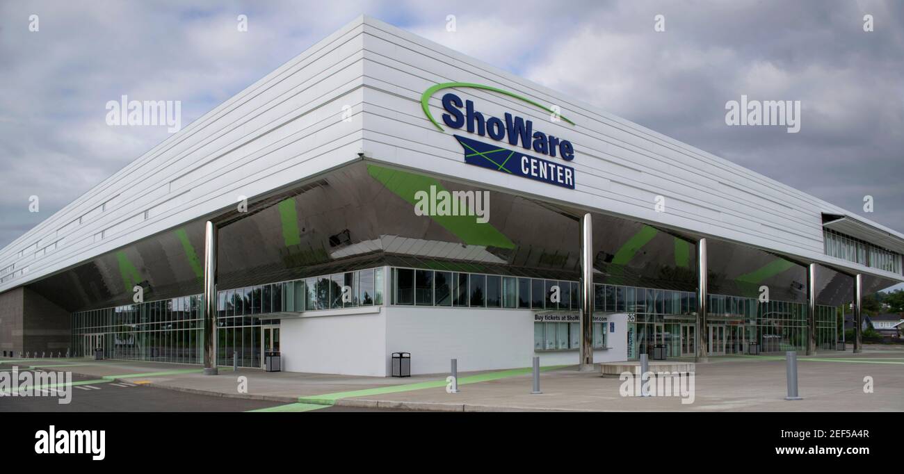 Showare center hi-res stock photography and images - Alamy