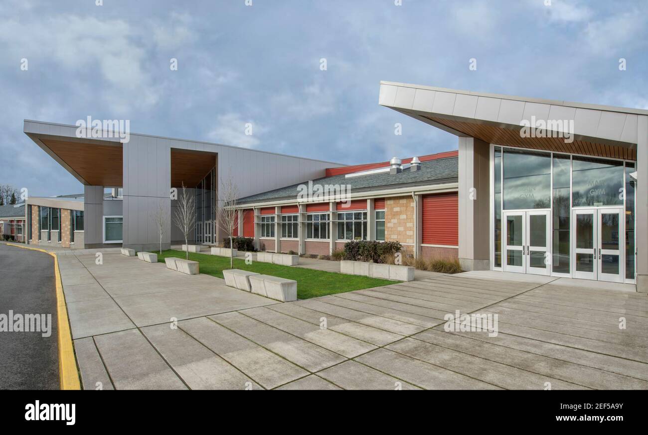 Sumner Middle School exterior in Sumner, WA Stock Photo - Alamy
