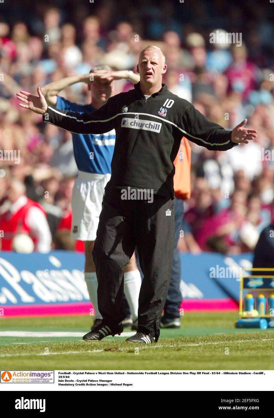 Iain dowie west ham hi-res stock photography and images - Alamy