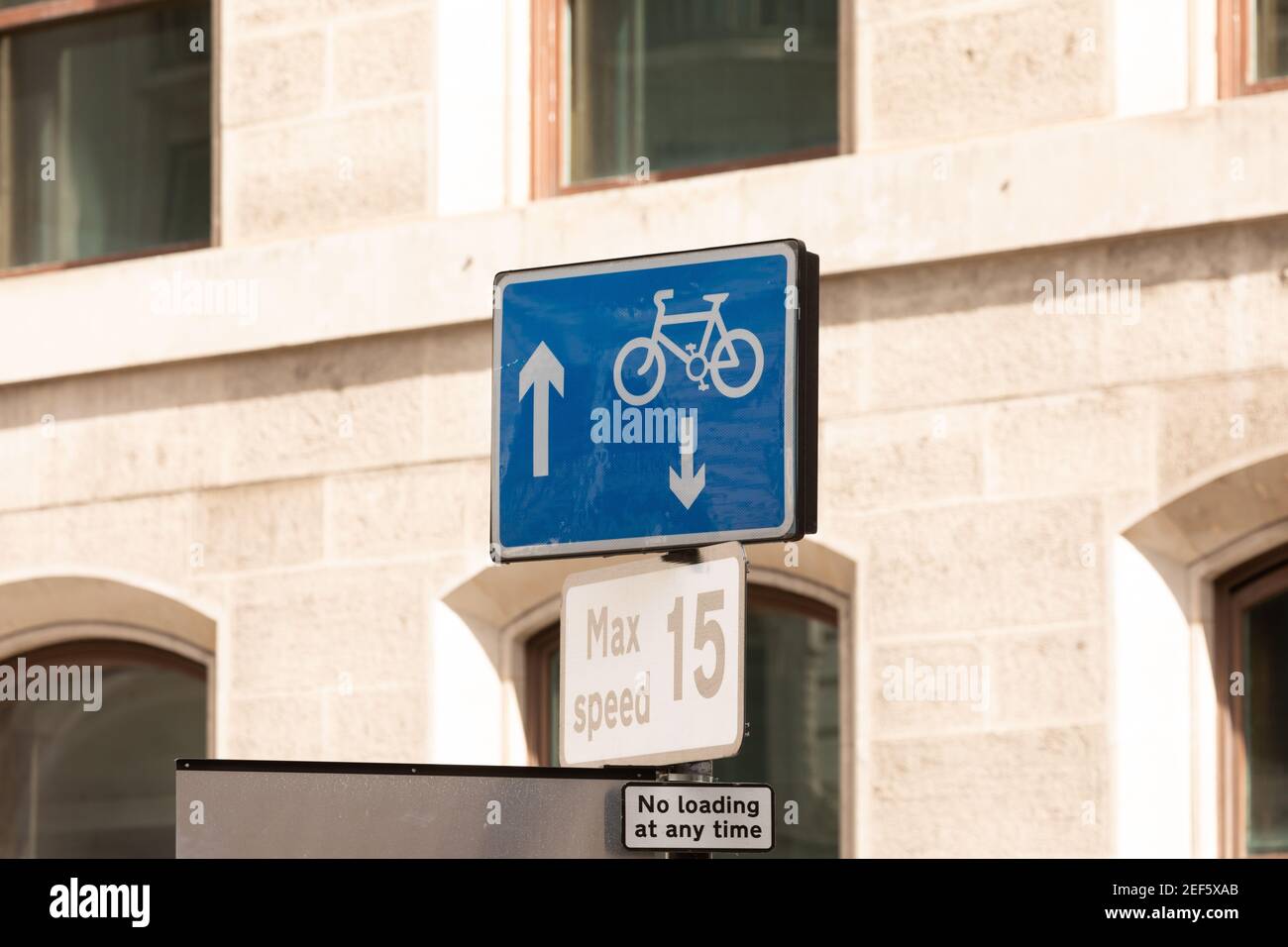 Photos of tube signs hi-res stock photography and images - Alamy