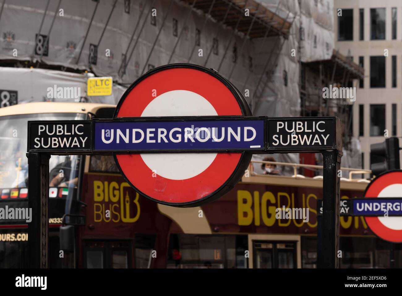 Photos of tube signs hi-res stock photography and images - Alamy