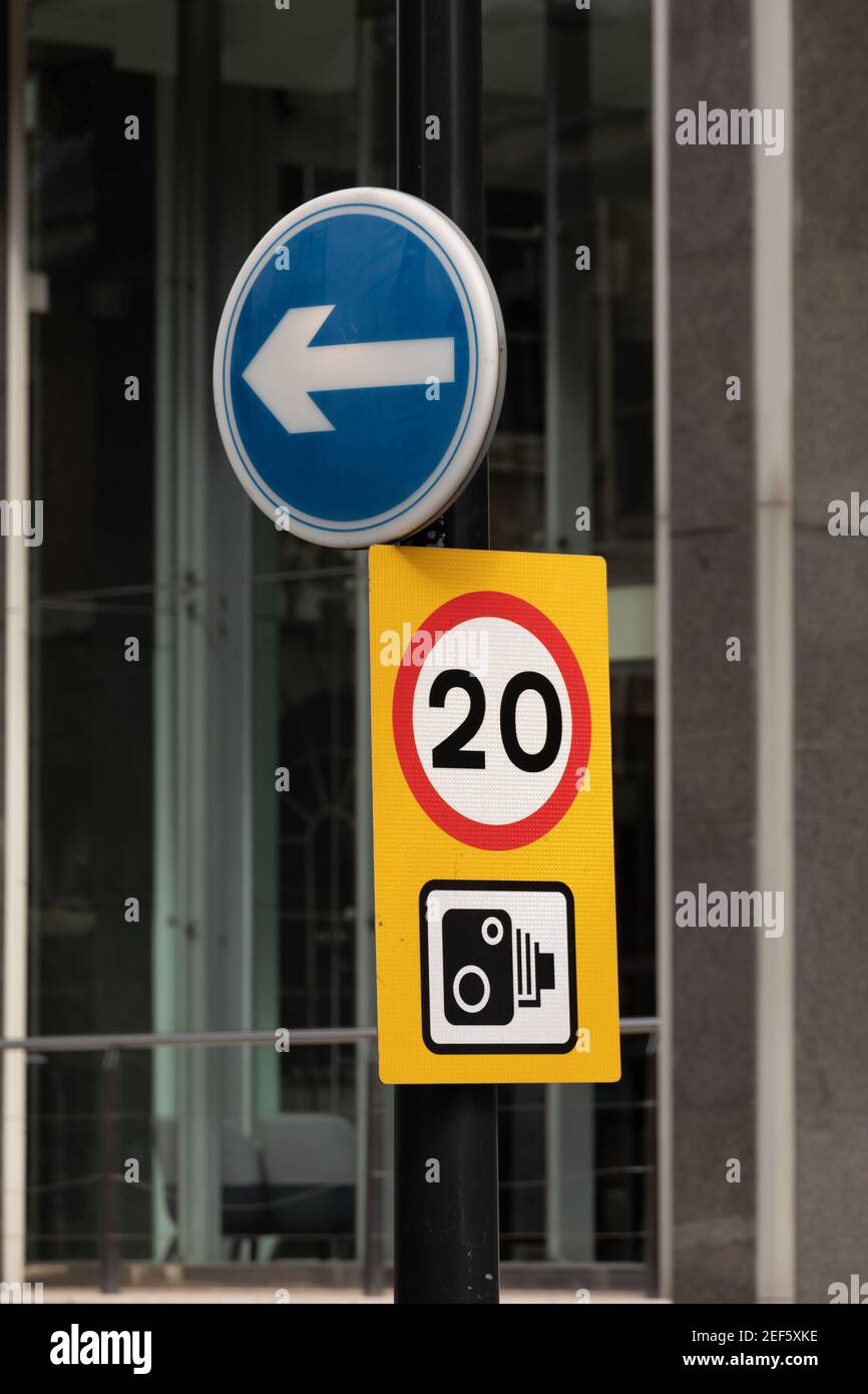 Photos of tube signs hi-res stock photography and images - Alamy