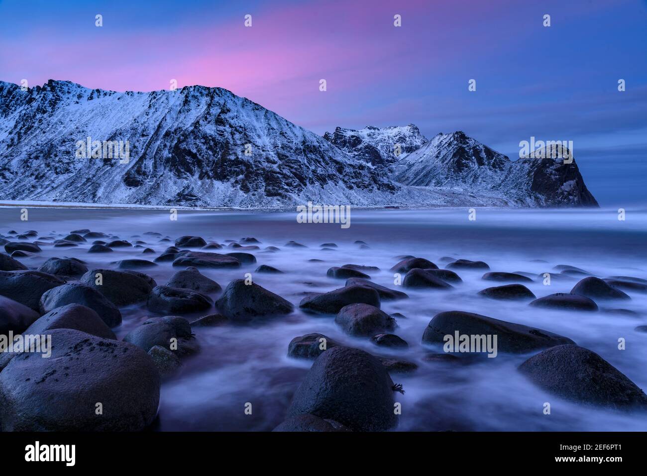 Winter sunrise in Unstad Beach (Lofoten, Norway) ESP: Amanecer invernal ...