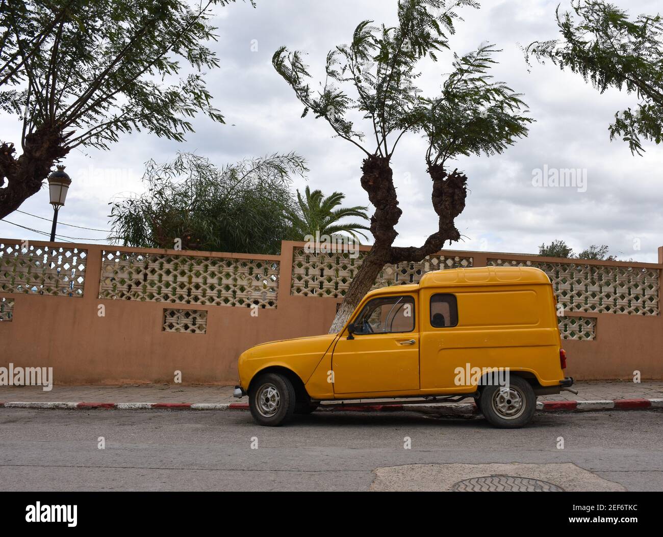 Old renault van hi-res stock photography and images - Alamy