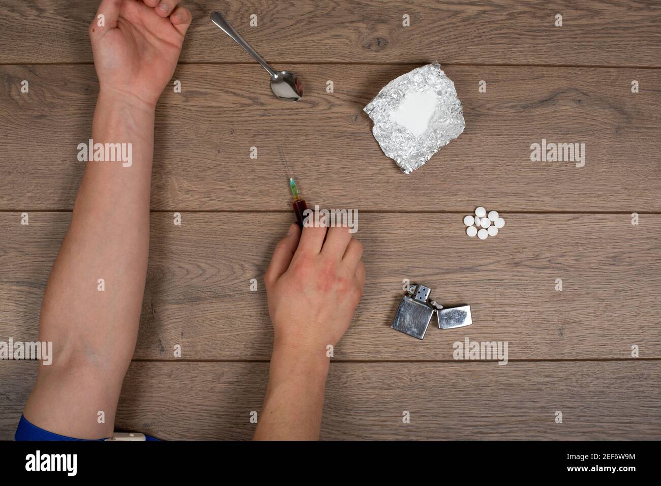 Drug syringes, heroin, spoon on a wooden floor Stock Photo - Alamy
