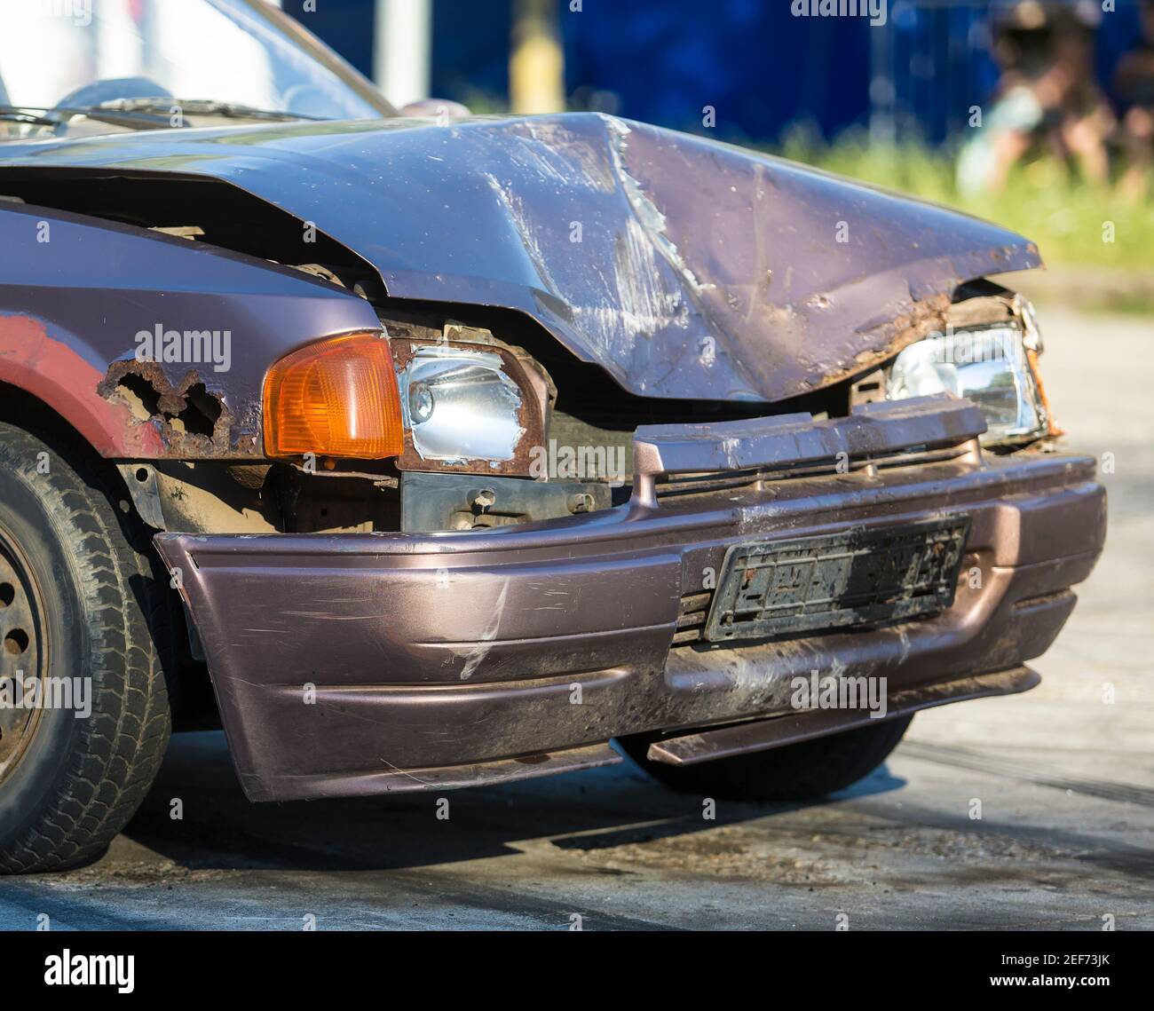 Smashed front windscreen hi-res stock photography and images - Alamy