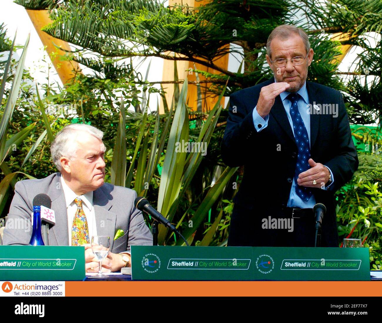 Lee walker snooker hi-res stock photography and images - Alamy