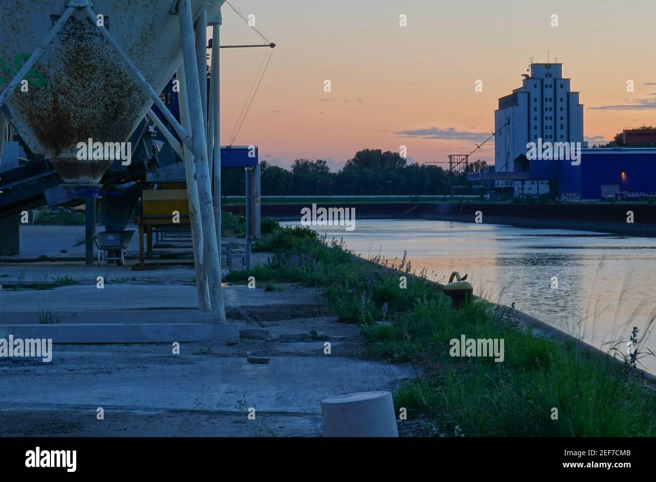 Wien, Alberner Hafen // Vienna, River Danube, Albern Harbour Stock ...