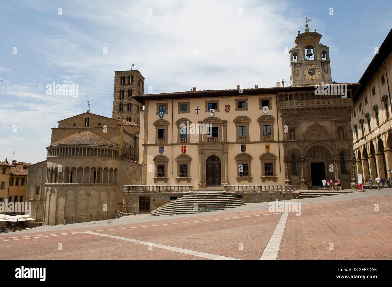 Italy, Tuscany, Arezzo, church Pieve di Santa Maria and Palazzo della ...