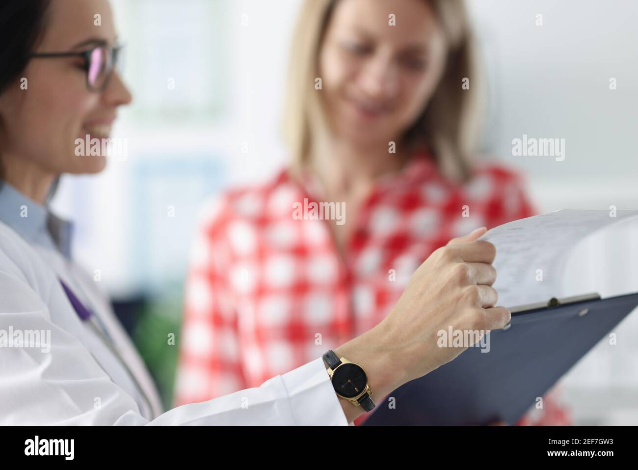 Doctor and patient study results of examination Stock Photo - Alamy