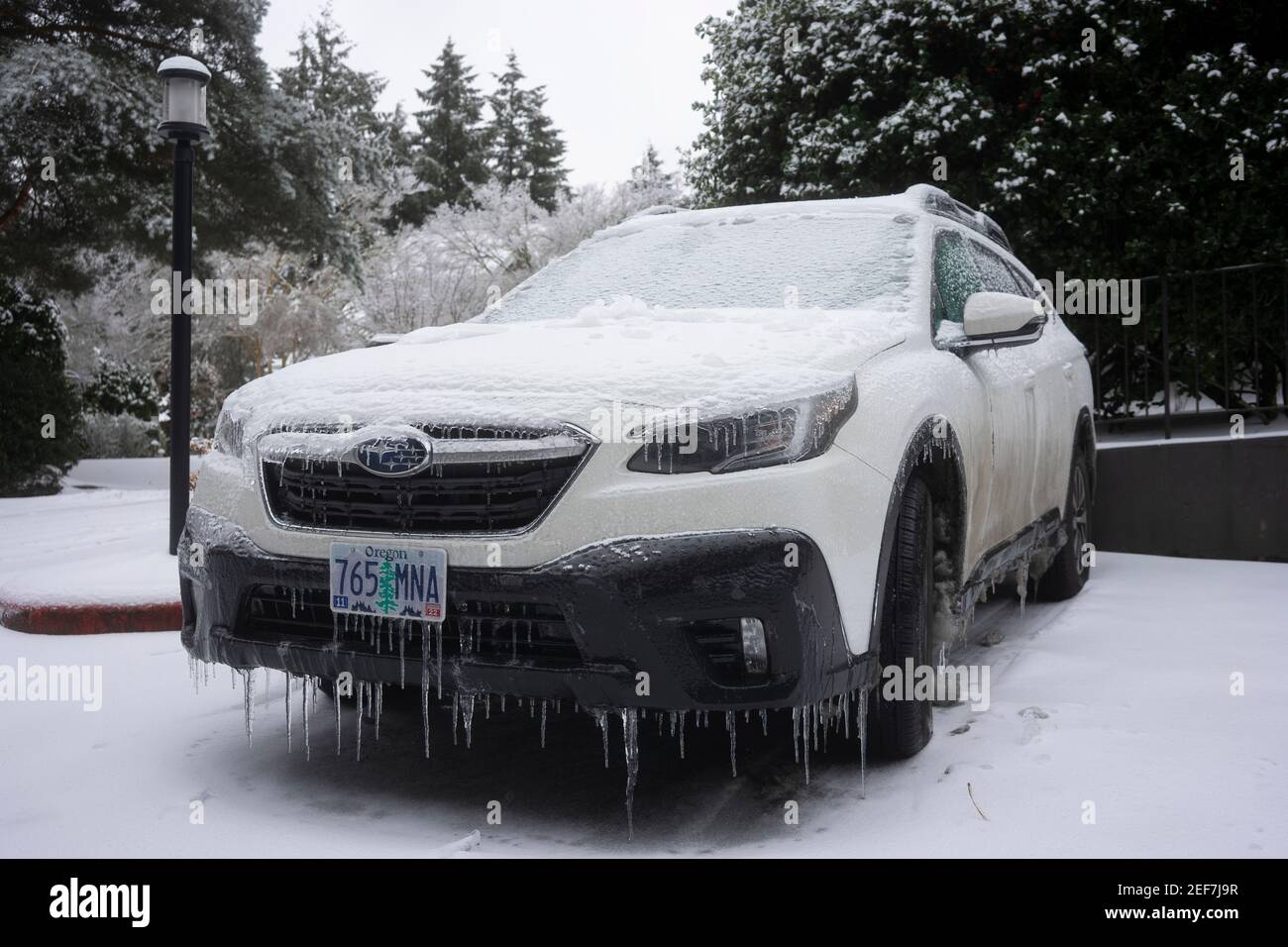 Frozen car hi-res stock photography and images - Alamy