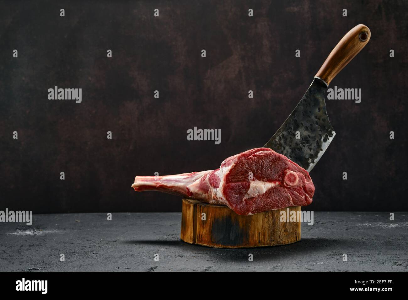 Raw fresh lamb leg and butcher cleaver Stock Photo - Alamy