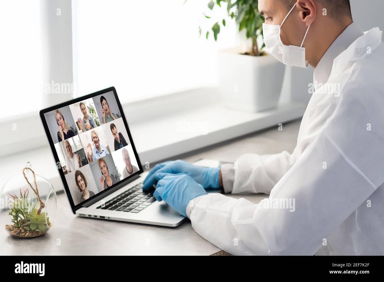 Facetime doctor hi-res stock photography and images - Alamy