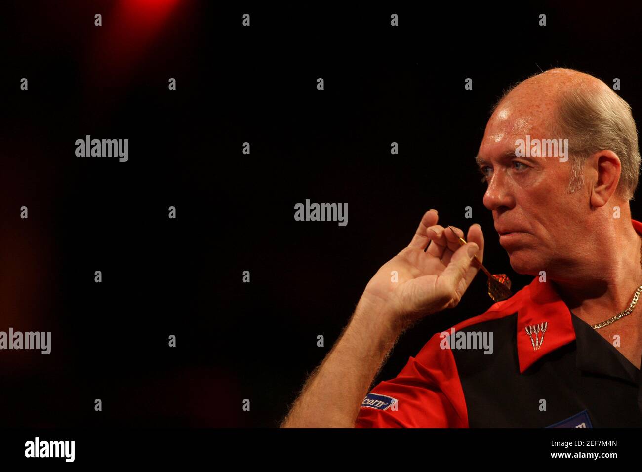John Lowe Darts High Resolution Stock Photography and Images - Alamy