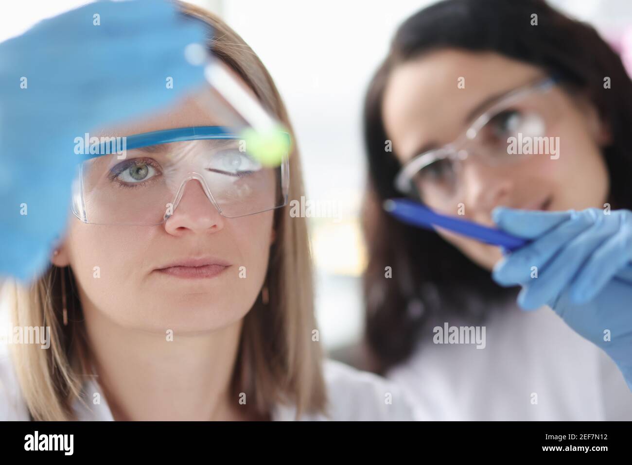 Laboratory experiments hi-res stock photography and images - Alamy