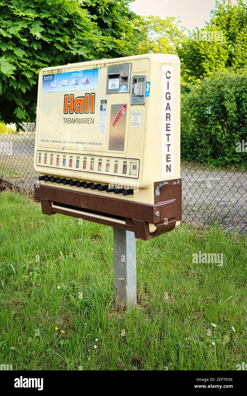 Cigarette dispenser hi-res stock photography and images - Alamy