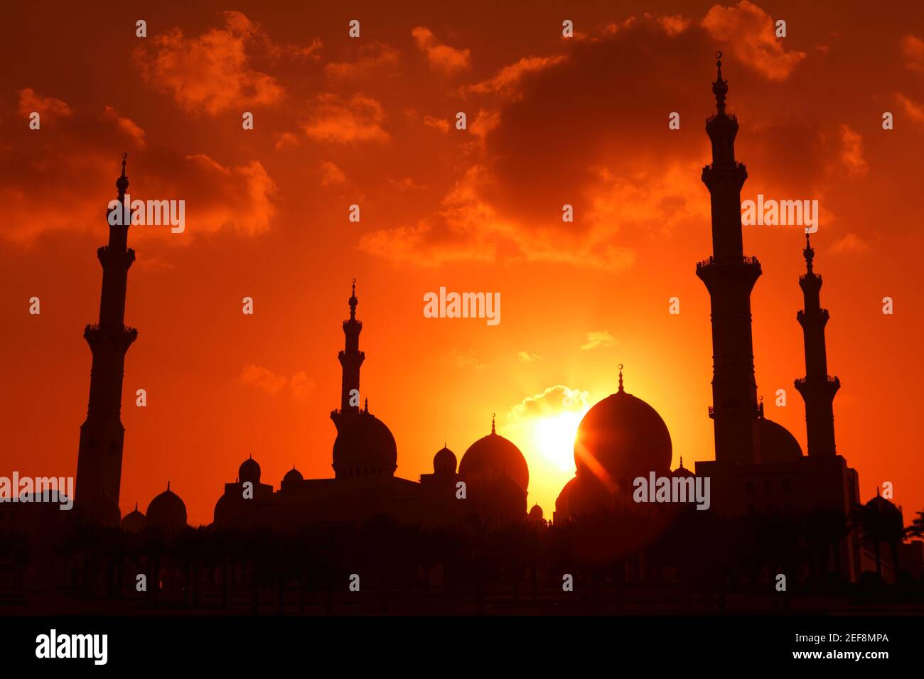 Sunset over the Sheikh Zayed Grand Mosque, Abu Dhabi, United Arab ...