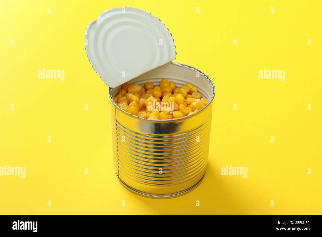 Blank tin of canned corn on yellow background Stock Photo - Alamy