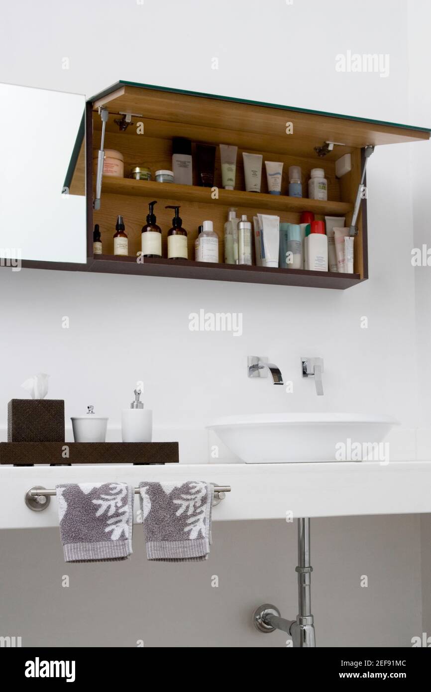 Article bathroom hi-res stock photography and images - Alamy