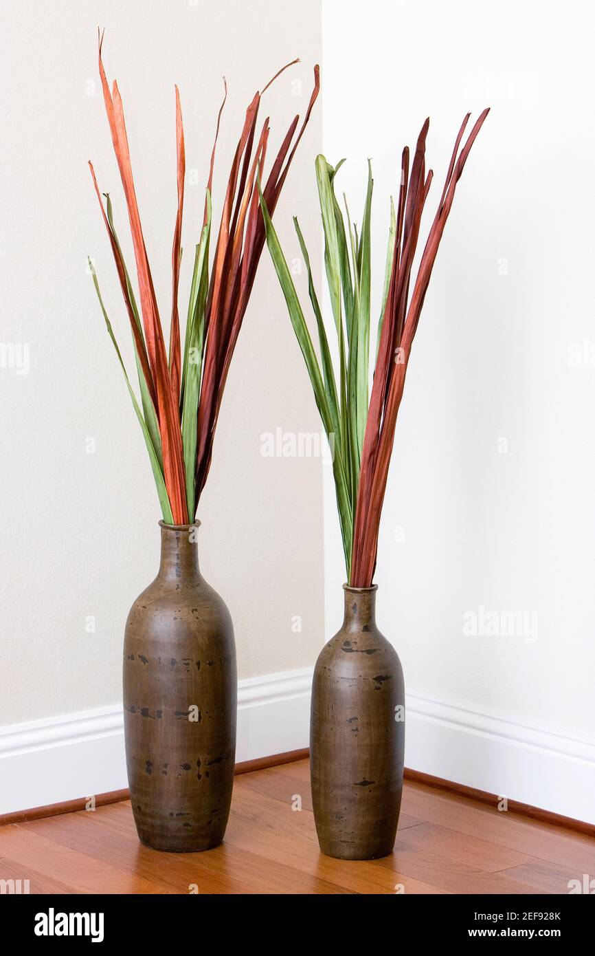 Decorative urns hi-res stock photography and images - Alamy