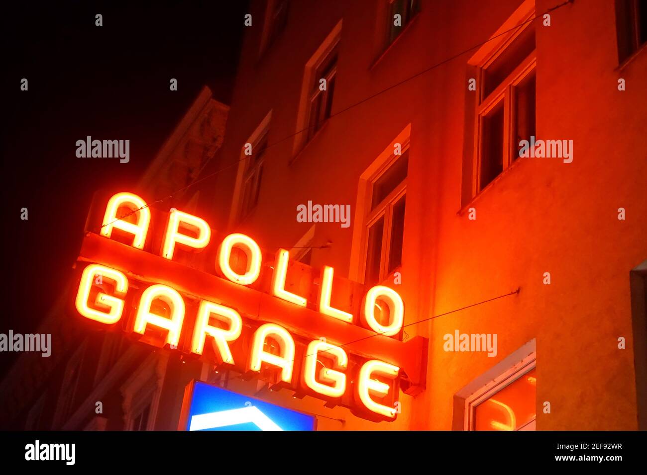 Wien 7., Apollo-Garage, erbaut 1931 Stock Photo - Alamy