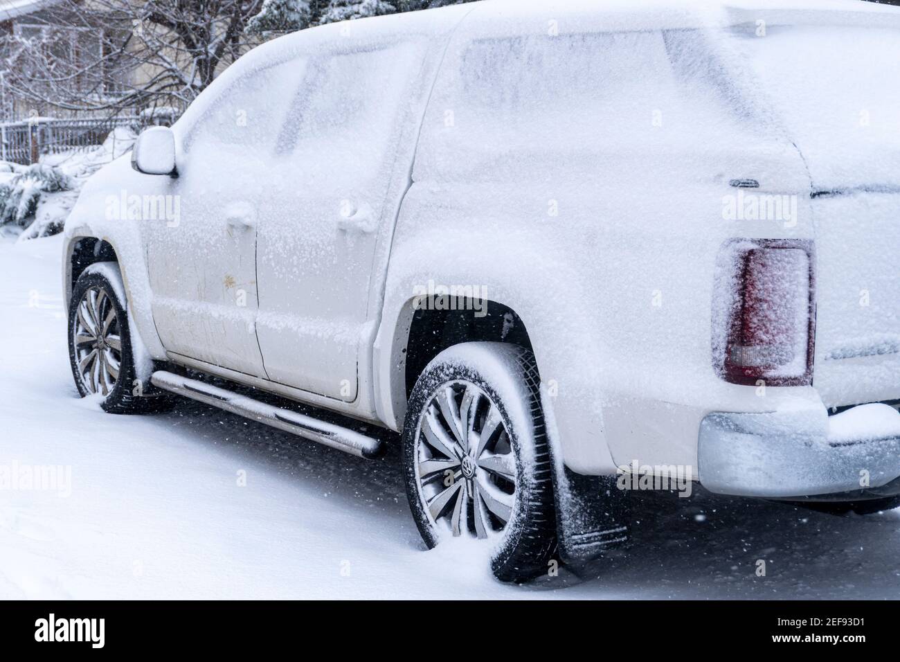 Truck stuck in snow hi-res stock photography and images - Alamy