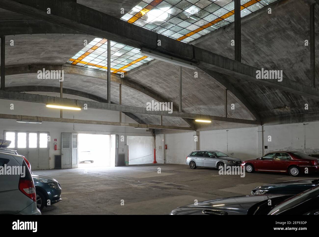 Wien 7., Apollo-Garage, erbaut 1931 Stock Photo - Alamy