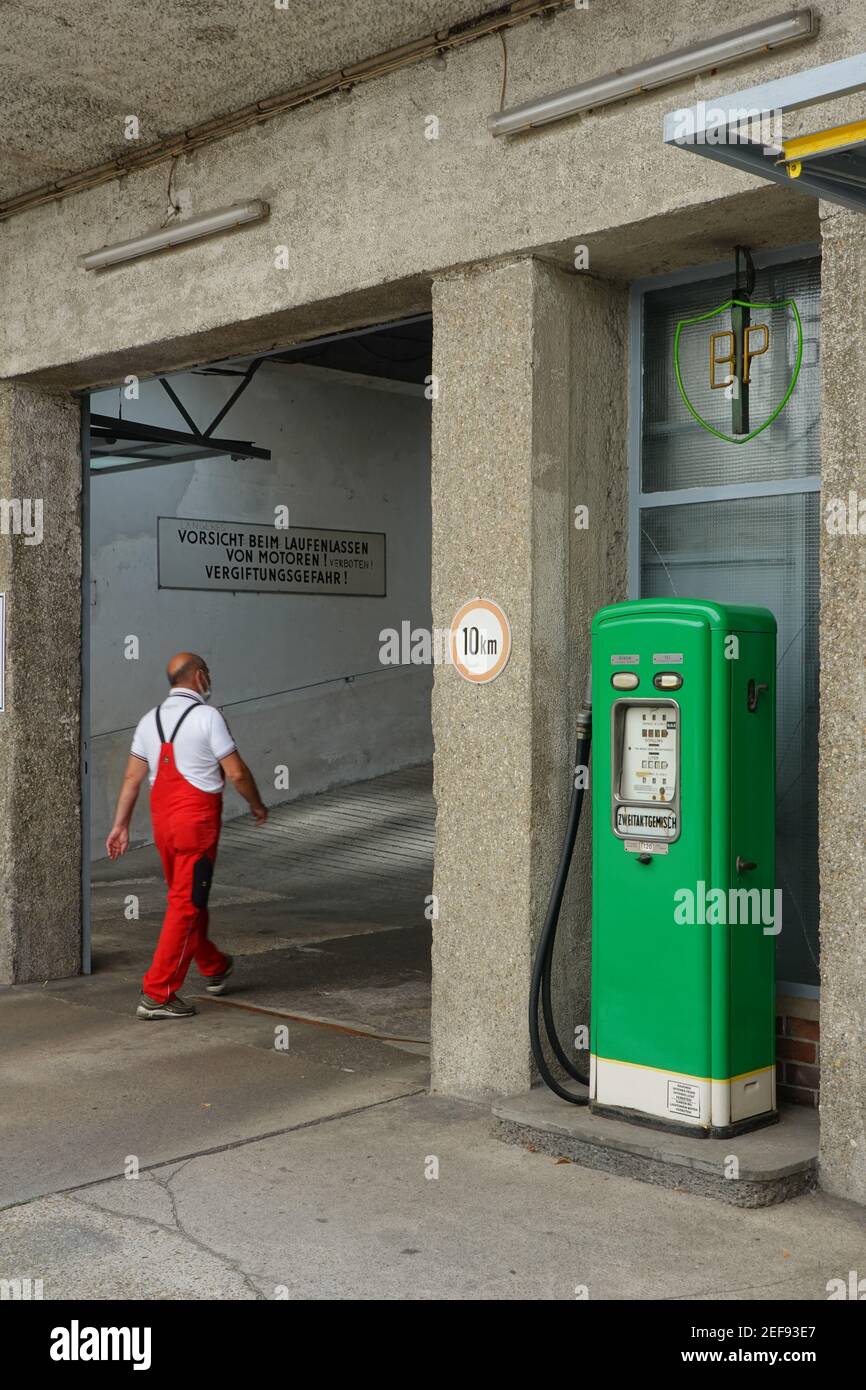 Apollo garage hi-res stock photography and images - Alamy