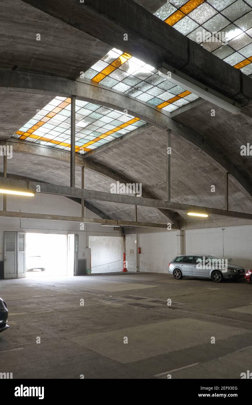 Wien 7., Apollo-Garage, erbaut 1931 Stock Photo - Alamy