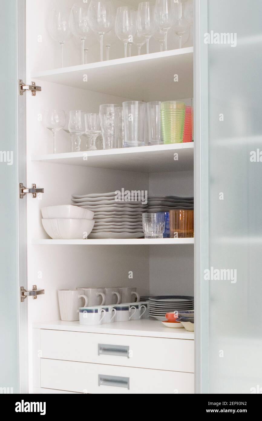 Crockery drawer hi-res stock photography and images - Alamy