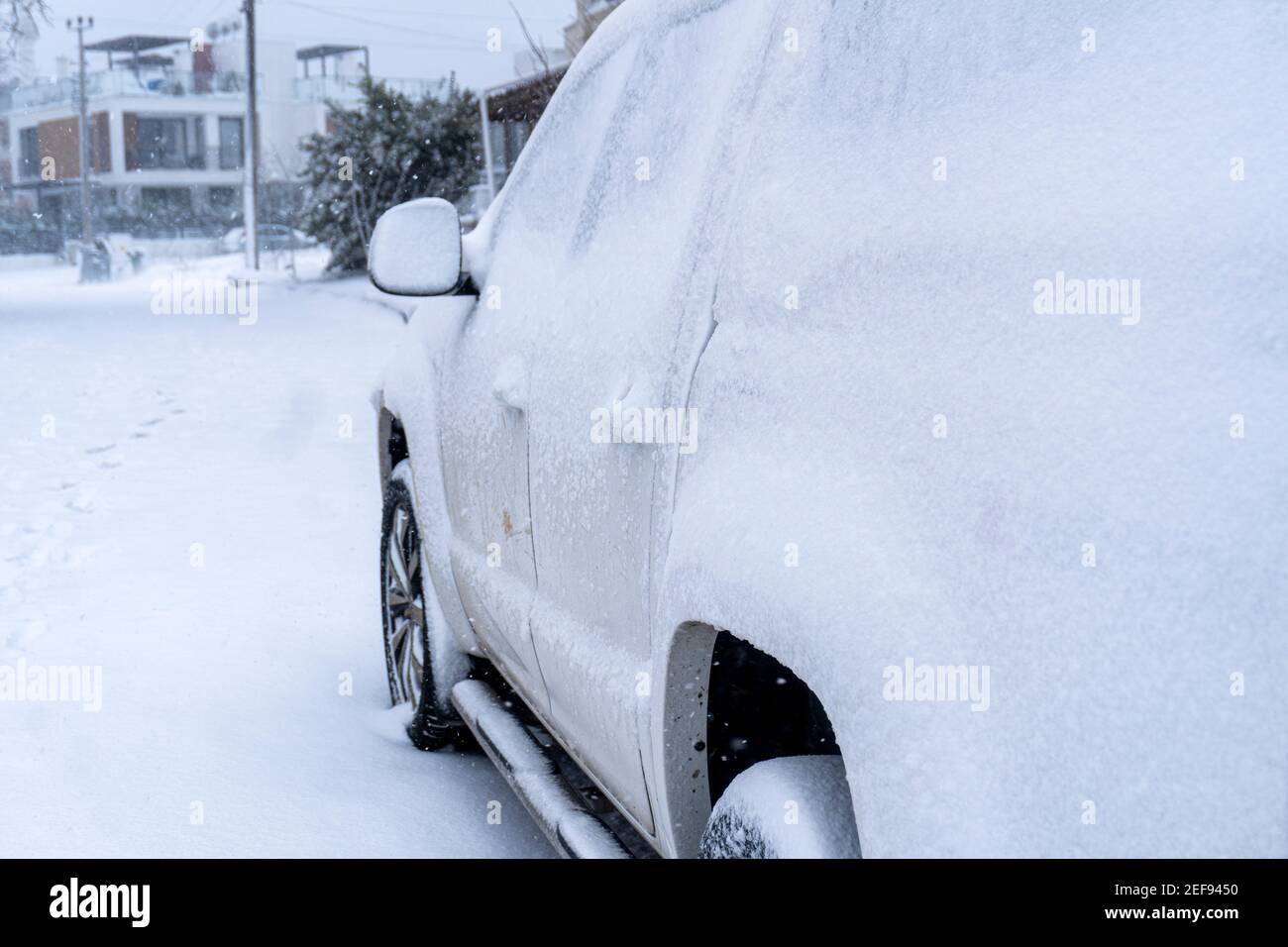 Truck stuck in snow hi-res stock photography and images - Alamy