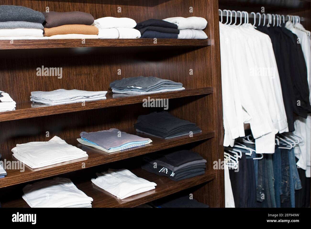 Clothes rack hi-res stock photography and images - Alamy