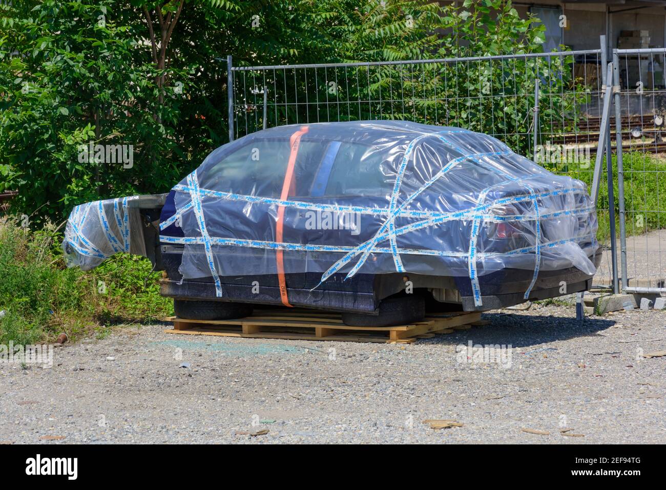 Auto, Verhüllt // Car, Covered Stock Photo - Alamy