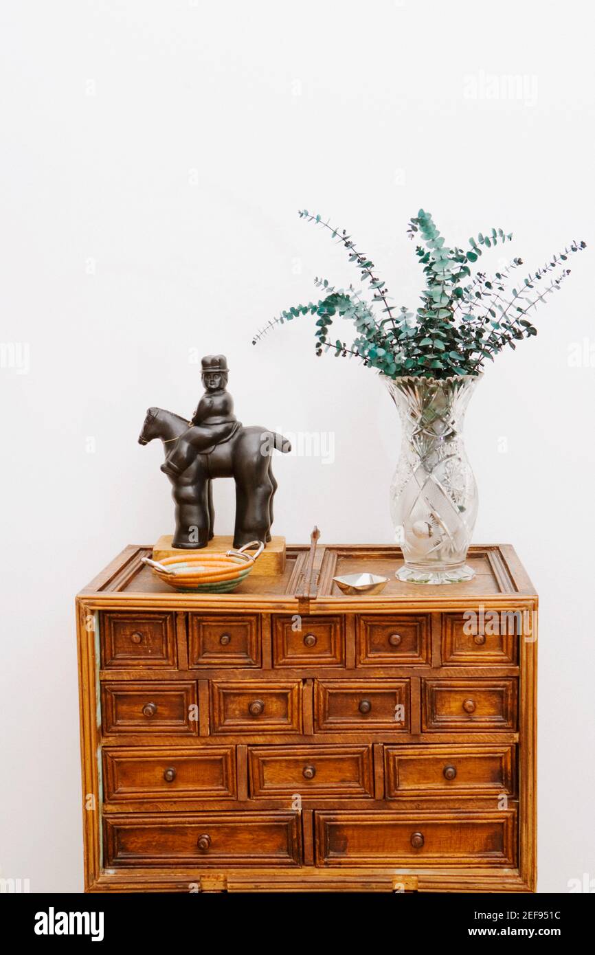 Cabinet chest hi-res stock photography and images - Alamy