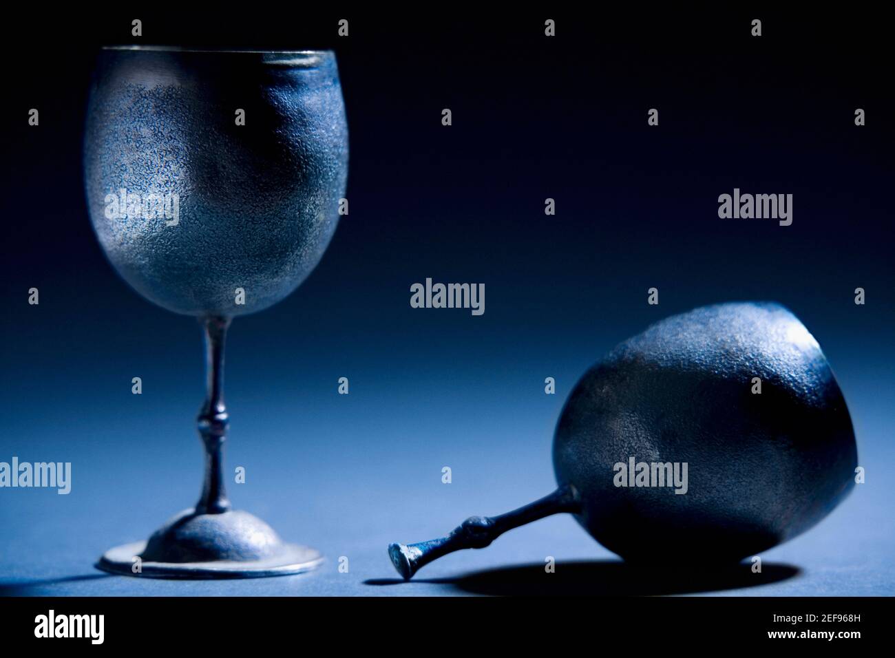 Two glass goblets hi-res stock photography and images - Alamy