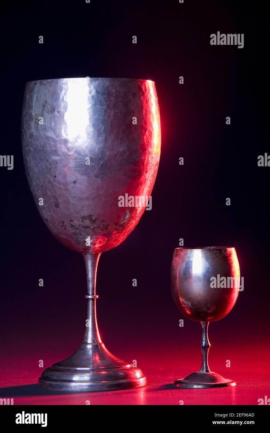 Two glass goblets hi-res stock photography and images - Alamy
