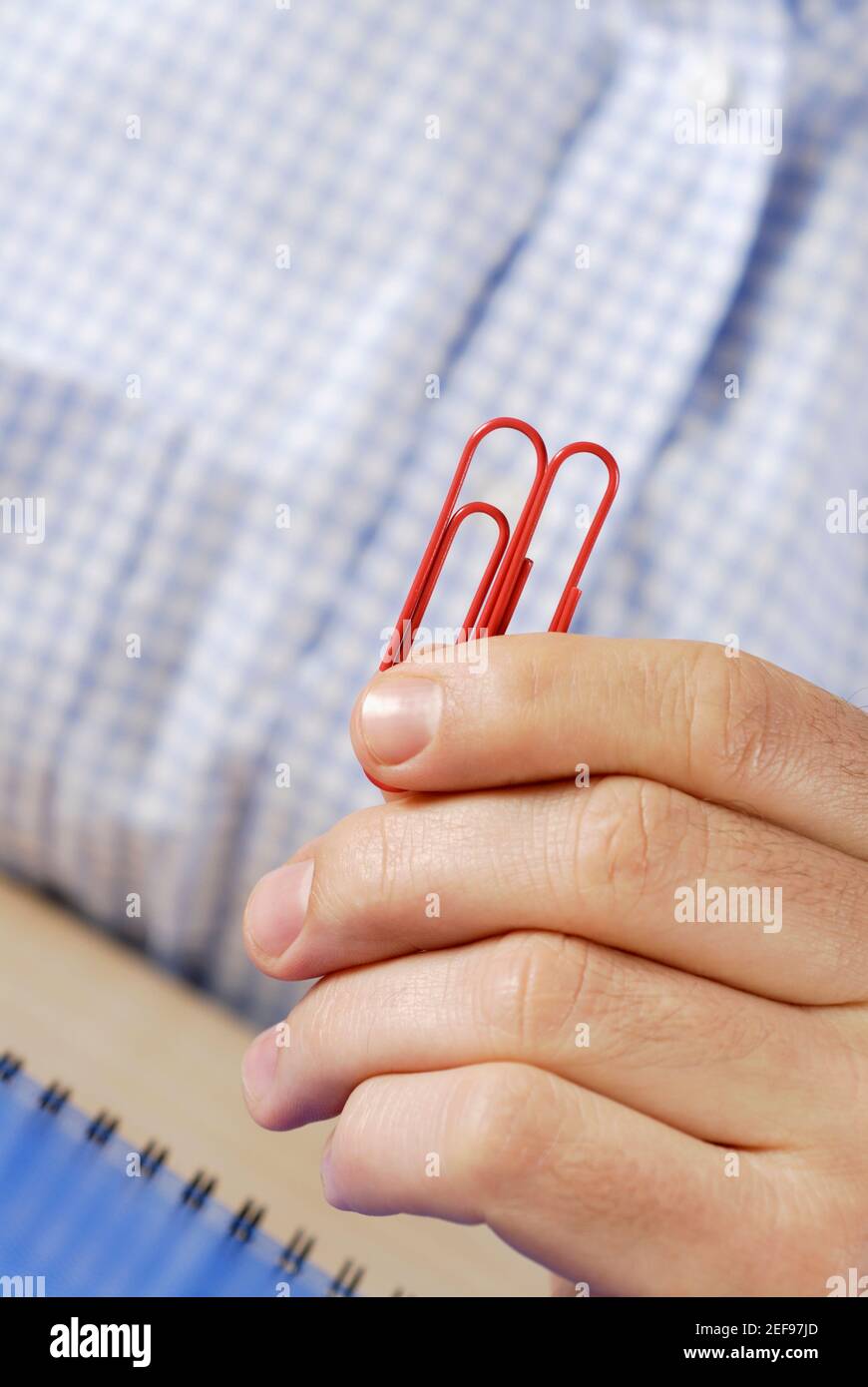 Close up of two paper clips hi-res stock photography and images - Alamy