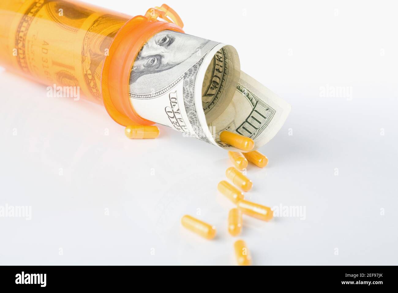 Hundred dollar banknote drug hi-res stock photography and images - Alamy