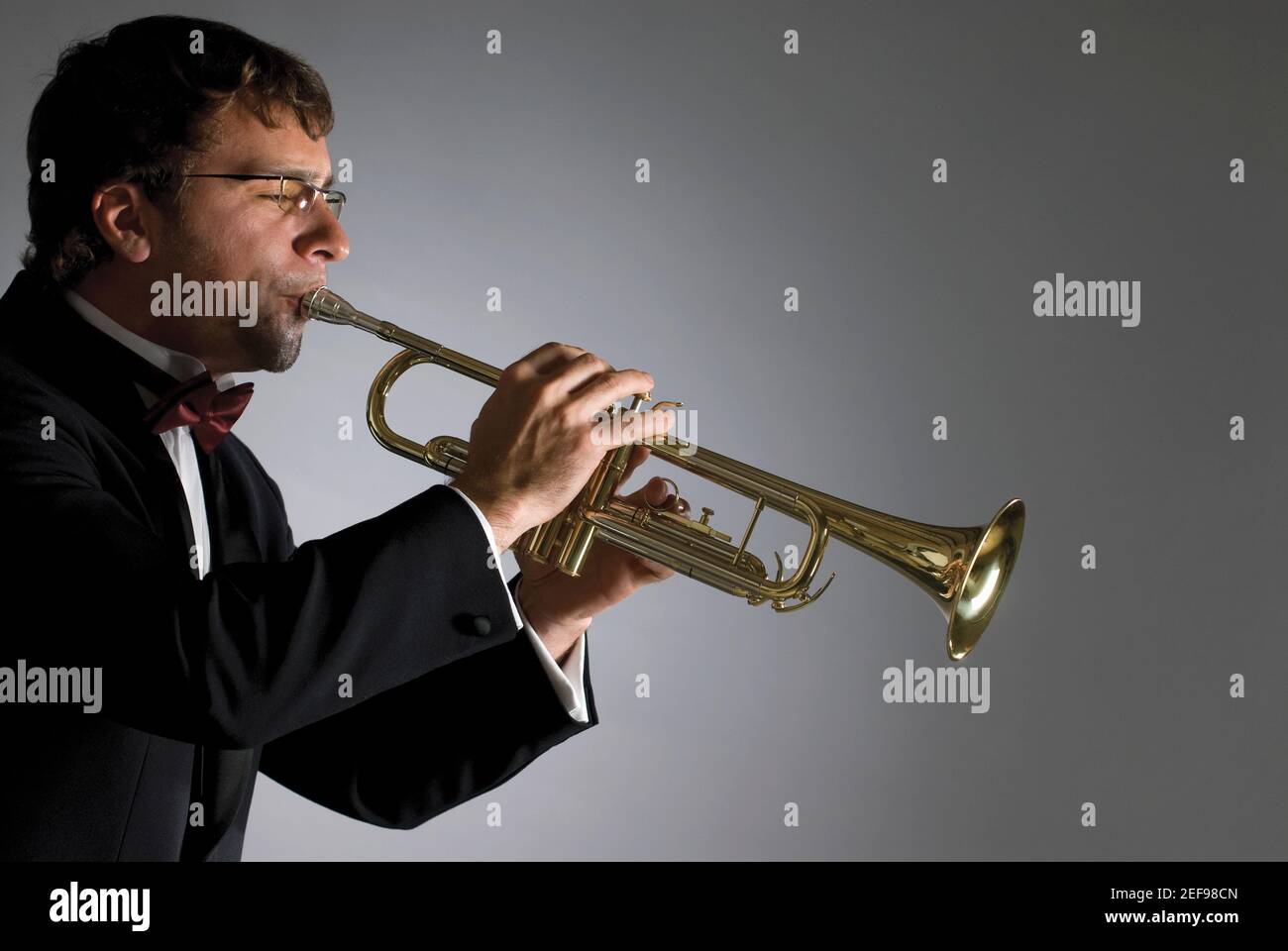 Side profile of a musician playing a trumpet Stock Photo - Alamy