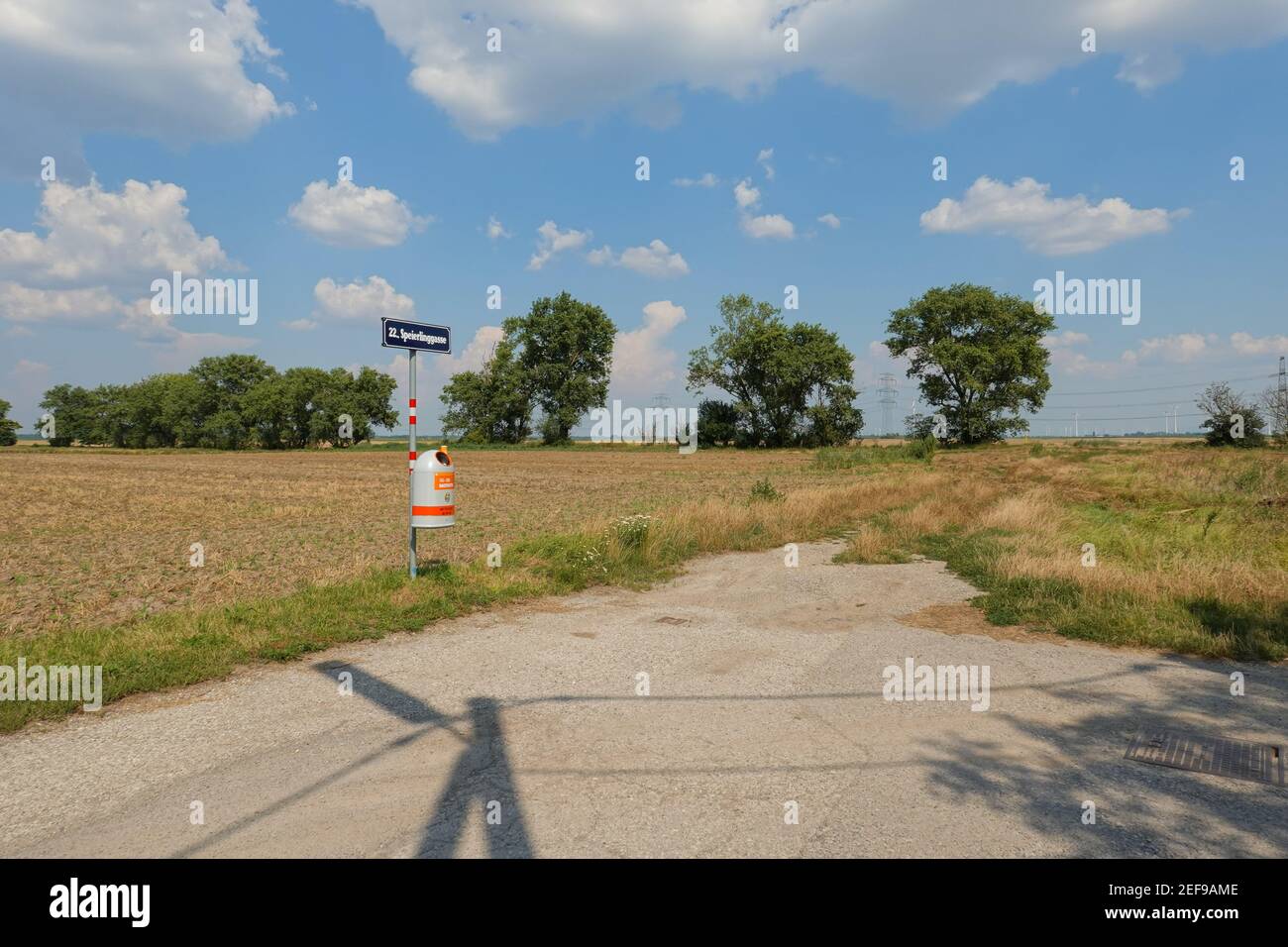 Wien, Stadtgrenze bei Aspern, Speierlinggasse Stock Photo - Alamy