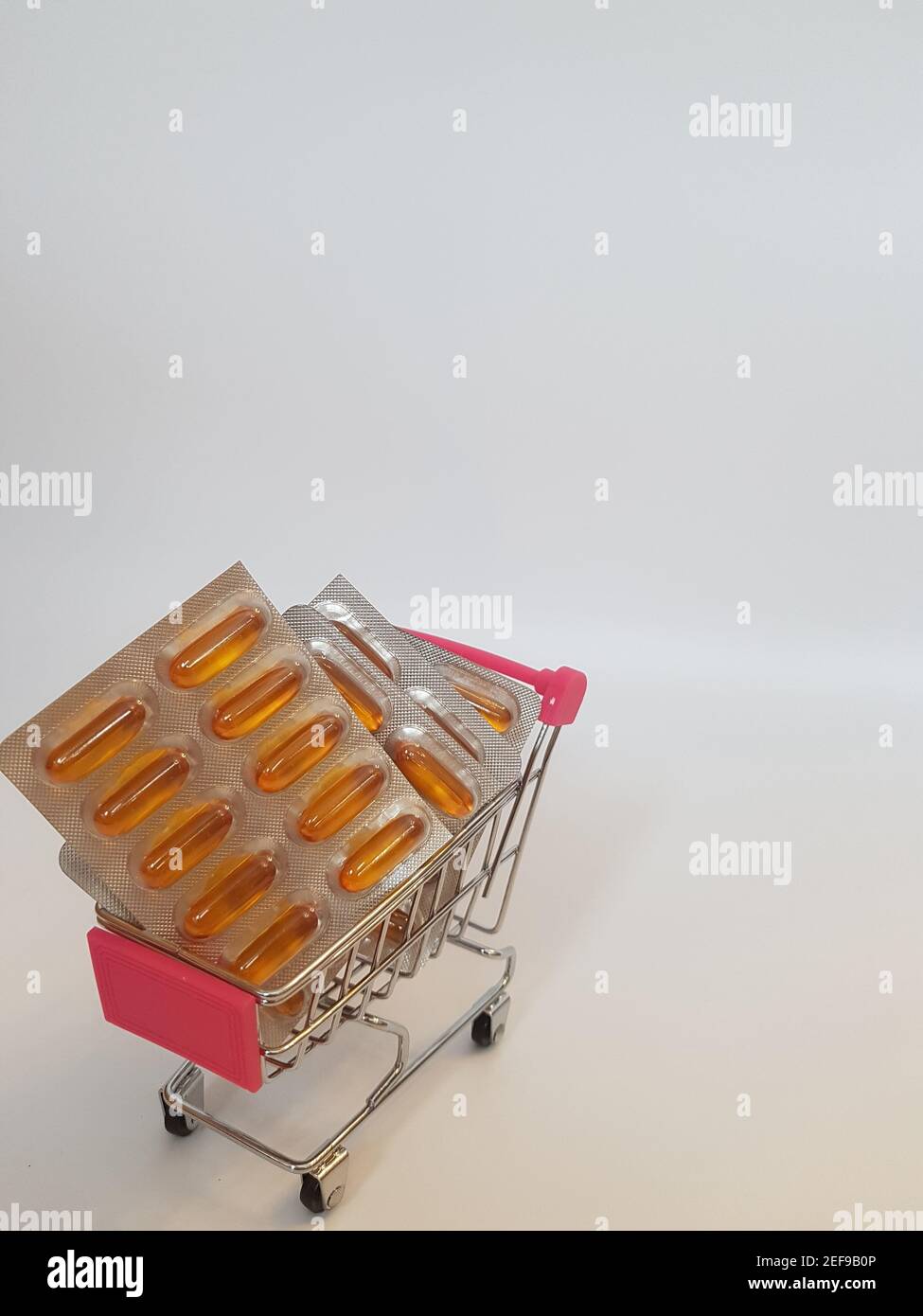 Medication trolley hi-res stock photography and images - Alamy