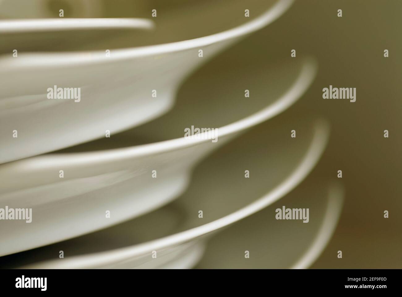 A stack of plates hi-res stock photography and images - Alamy