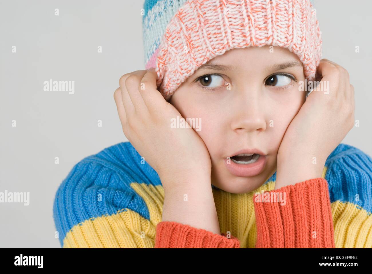 Looking sideways and tween hi-res stock photography and images - Alamy