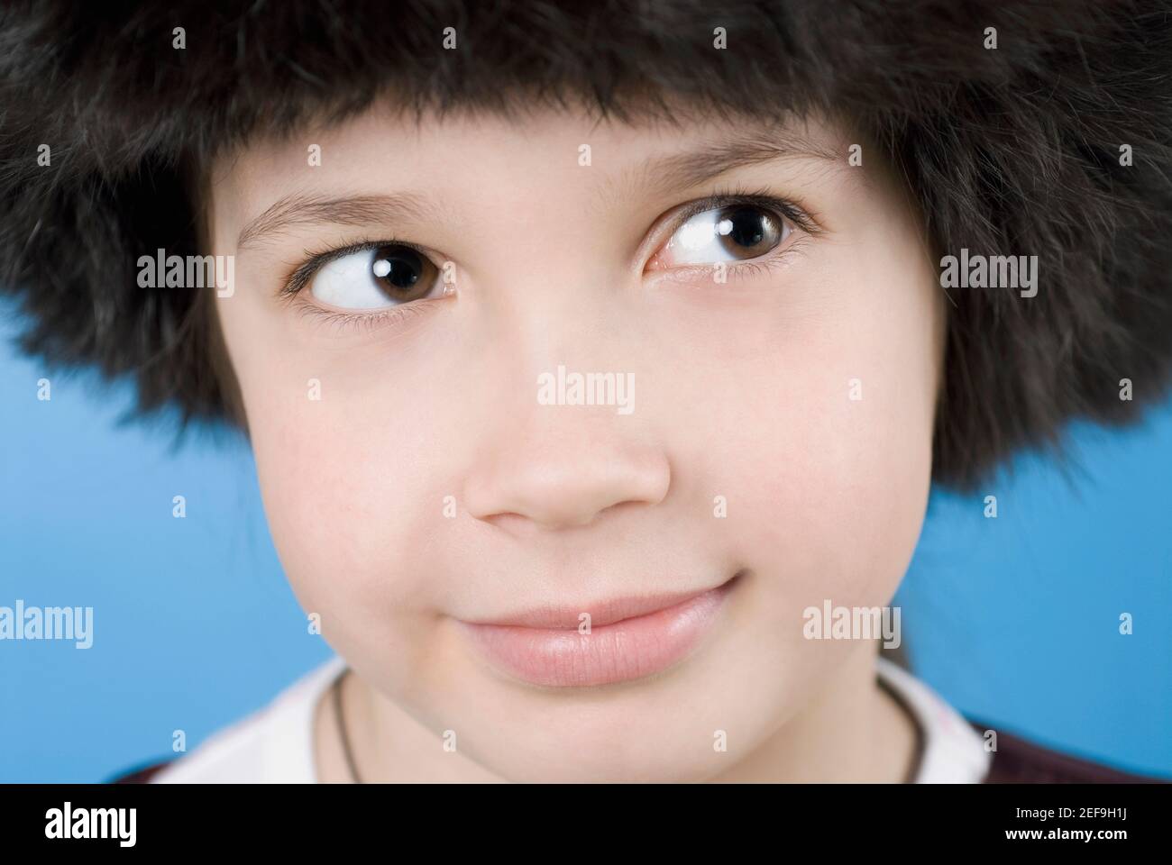 Looking sideways and tween hi-res stock photography and images - Alamy