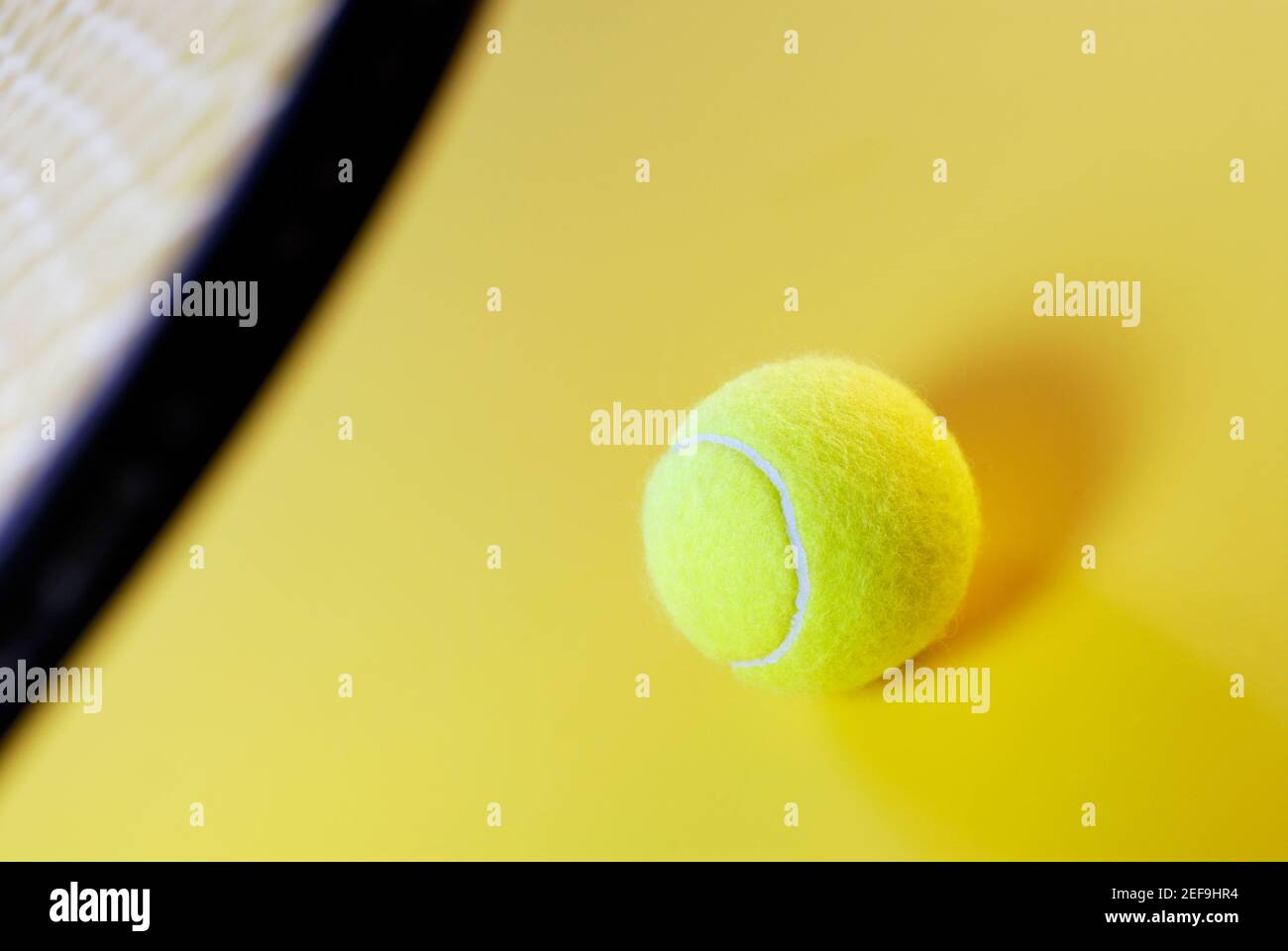 Close-up of a tennis ball and a tennis racket Stock Photo - Alamy