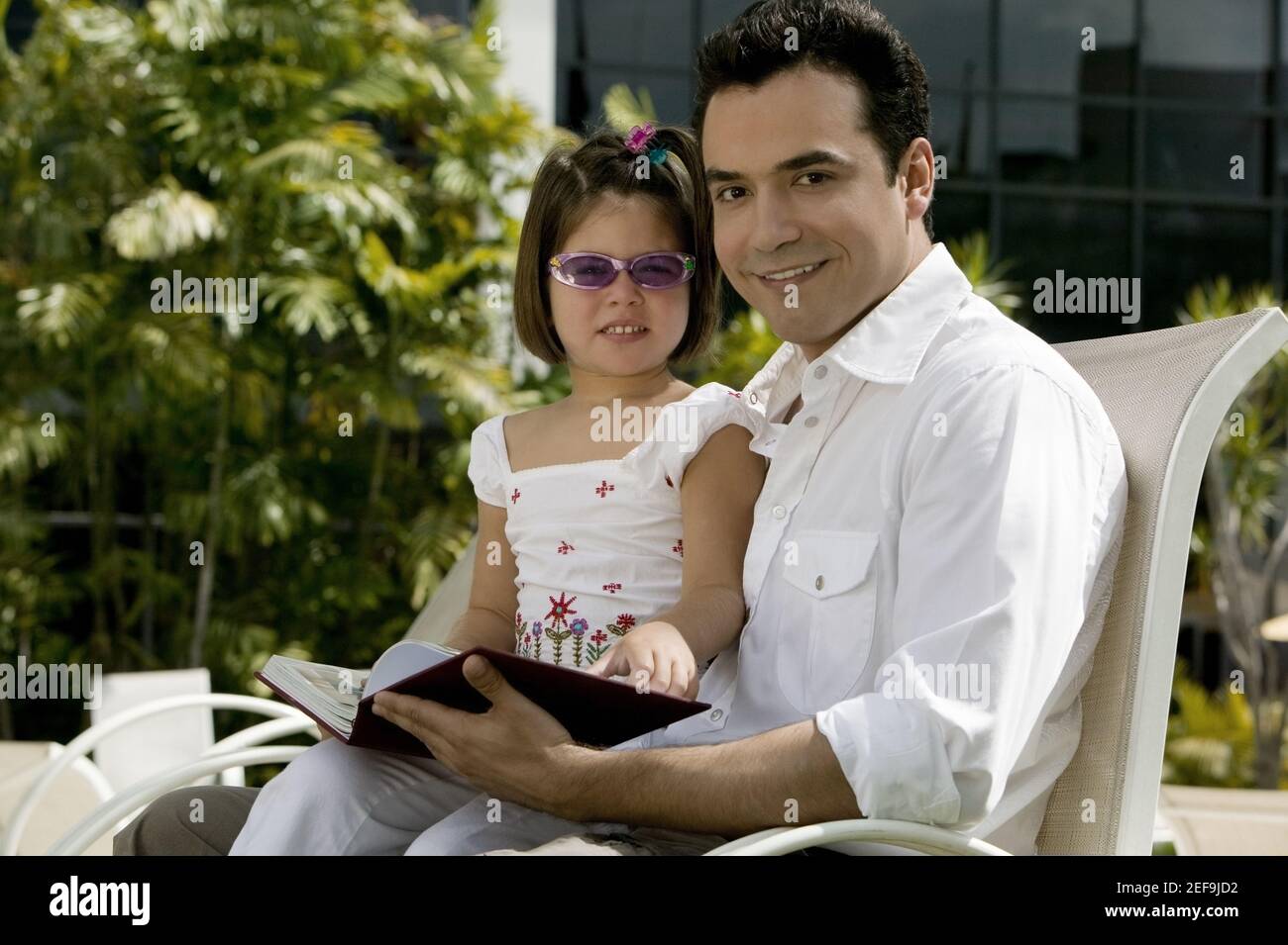Side profile of a father sitting with his daughter Stock Photo - Alamy