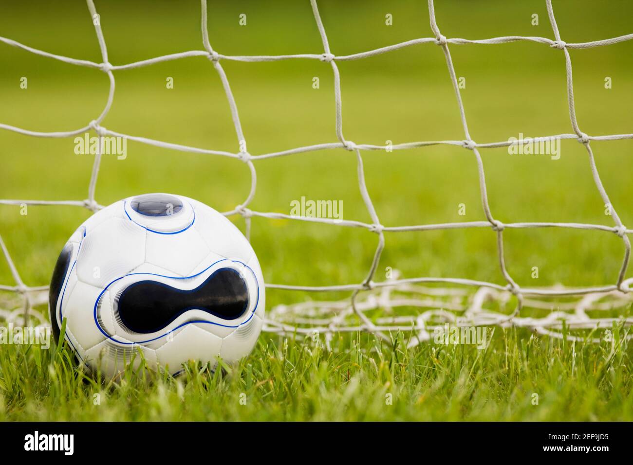 Ball near net hi-res stock photography and images - Alamy